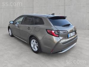 Brown Toyota Corolla 2021 in Riga, with an engine capacity of 1.50 L and mileage of 120 thousand km for 17100 €, photo 4 on AUTOMOTO.COM.LV