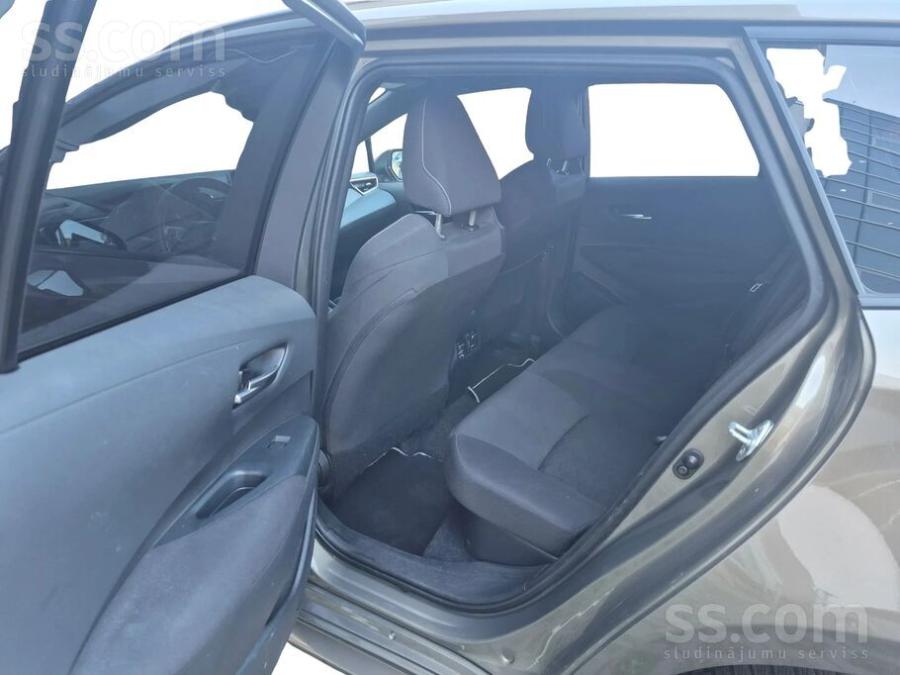 Brown Toyota Corolla 2021 in Riga, with an engine capacity of 1.50 L and mileage of 120 thousand km for 17100 €, photo 10 on AUTOMOTO.COM.LV