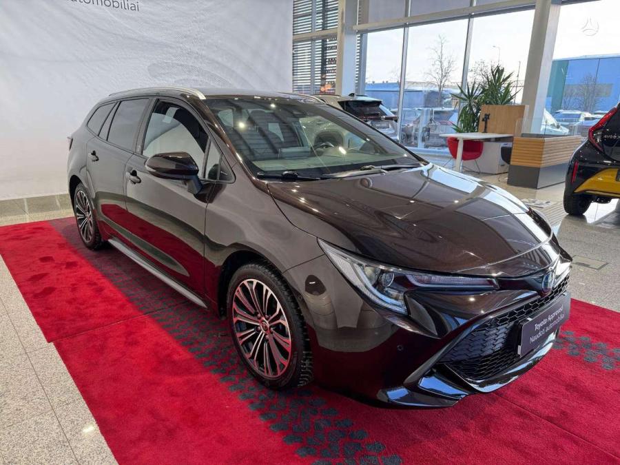 Brown Toyota Corolla 2022 in Siauliai, with an engine capacity of 1.80 L and mileage of 180 thousand km for 17900 €, photo 2 on AUTOMOTO.COM.LV
