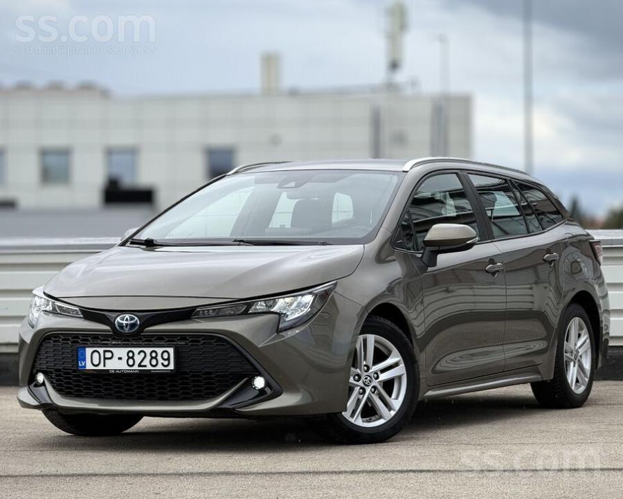 Brown Toyota Corolla 2022 in Riga, with an engine capacity of 1.80 L and mileage of 146 thousand km for 16900 €, photo 3 on AUTOMOTO.COM.LV