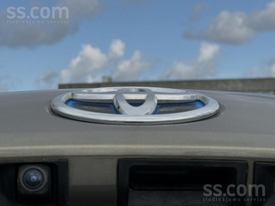 Brown Toyota Corolla 2022 in Riga, with an engine capacity of 1.80 L and mileage of 146 thousand km for 16900 €, photo 8 on AUTOMOTO.COM.LV