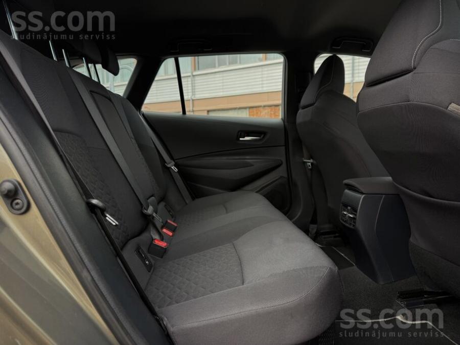 Brown Toyota Corolla 2022 in Riga, with an engine capacity of 1.80 L and mileage of 146 thousand km for 16900 €, photo 13 on AUTOMOTO.COM.LV