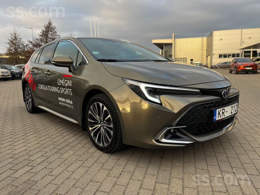 Brown Toyota Corolla 2024 in Liepaja, with an engine capacity of 2.00 L and mileage of 12 thousand km for 31900 €, photo 3 on AUTOMOTO.COM.LV