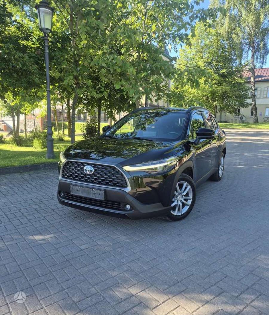 Черный Тойота Corolla Cross 2022 в Шяуляй, объемом двигателя 1.99 л и пробегом 330 тыс. км за 16799 €, фото 1 на AUTOMOTO.COM.LV