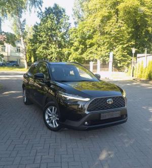 Черный Тойота Corolla Cross 2022 в Шяуляй, объемом двигателя 1.99 л и пробегом 330 тыс. км за 16799 €, фото 3 на AUTOMOTO.COM.LV