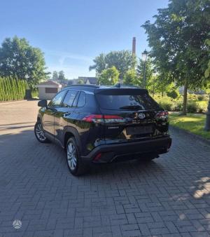Черный Тойота Corolla Cross 2022 в Шяуляй, объемом двигателя 1.99 л и пробегом 330 тыс. км за 16799 €, фото 5 на AUTOMOTO.COM.LV