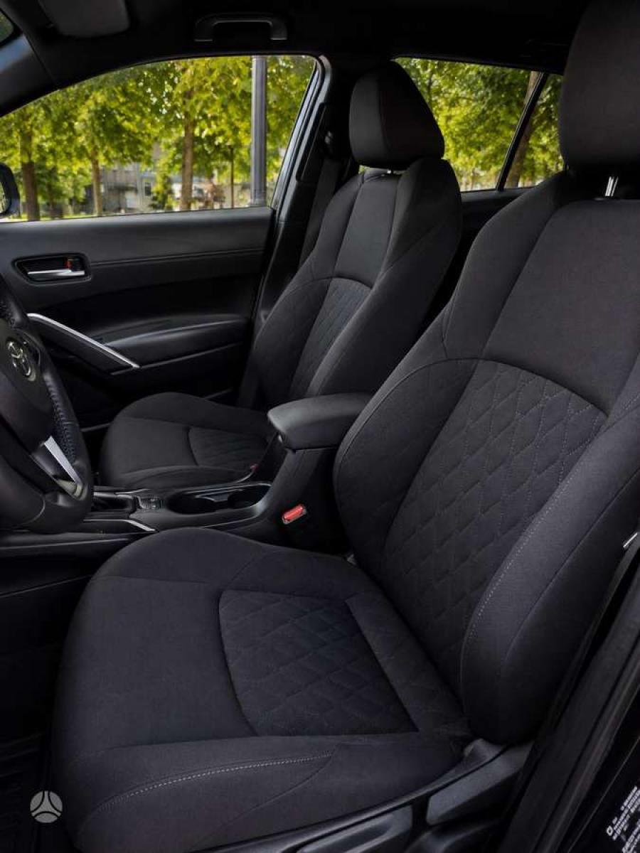 Черный Тойота Corolla Cross 2022 в Шяуляй, объемом двигателя 1.99 л и пробегом 330 тыс. км за 16799 €, фото 7 на AUTOMOTO.COM.LV