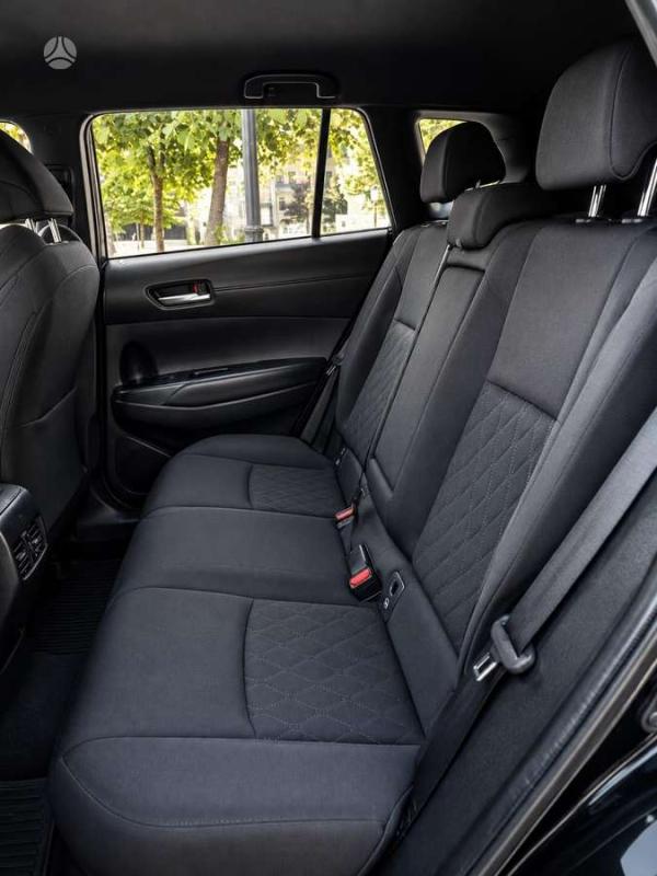 Melns Toyota Corolla Cross 2022 Šauļi, ar dzinēja tilpumu 1.99 L un nobraukumu 330 tūkst. km par 16799 €, foto 7 vietnē AUTOMOTO.COM.LV