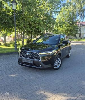 Черный Тойота Corolla Cross 2023 в Шяуляй, объемом двигателя 1.99 л и пробегом 207 тыс. км за 19700 €, фото  на AUTOMOTO.COM.LV