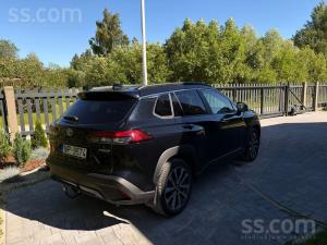 Melns Toyota Corolla Cross 2023 Rīga, ar dzinēja tilpumu 2.00 L un nobraukumu 31 tūkst. km par 28900 €, foto 4 vietnē AUTOMOTO.COM.LV