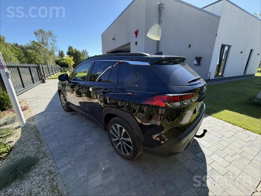 Melns Toyota Corolla Cross 2023 Rīga, ar dzinēja tilpumu 2.00 L un nobraukumu 31 tūkst. km par 28900 €, foto 5 vietnē AUTOMOTO.COM.LV