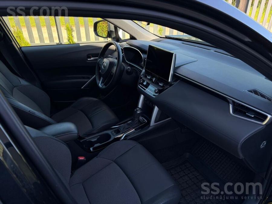 Melns Toyota Corolla Cross 2023 Rīga, ar dzinēja tilpumu 2.00 L un nobraukumu 31 tūkst. km par 28900 €, foto 11 vietnē AUTOMOTO.COM.LV