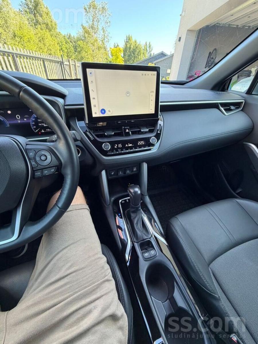 Melns Toyota Corolla Cross 2023 Rīga, ar dzinēja tilpumu 2.00 L un nobraukumu 31 tūkst. km par 28900 €, foto 13 vietnē AUTOMOTO.COM.LV