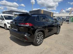 Melns Toyota Corolla Cross 2023 Panevēža, ar dzinēja tilpumu 1.99 L un nobraukumu 135 tūkst. km par 26500 €, foto 5 vietnē AUTOMOTO.COM.LV