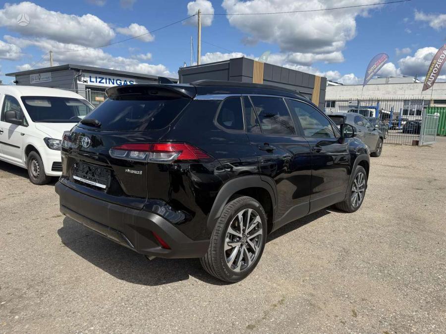 Melns Toyota Corolla Cross 2023 Panevēža, ar dzinēja tilpumu 1.99 L un nobraukumu 135 tūkst. km par 26500 €, foto 5 vietnē AUTOMOTO.COM.LV