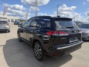 Melns Toyota Corolla Cross 2023 Panevēža, ar dzinēja tilpumu 1.99 L un nobraukumu 135 tūkst. km par 26500 €, foto 7 vietnē AUTOMOTO.COM.LV