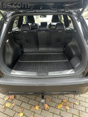 Melns Toyota Corolla Cross 2023 Rīga, ar dzinēja tilpumu 2.00 L un nobraukumu 61 tūkst. km par 31000 €, foto 6 vietnē AUTOMOTO.COM.LV
