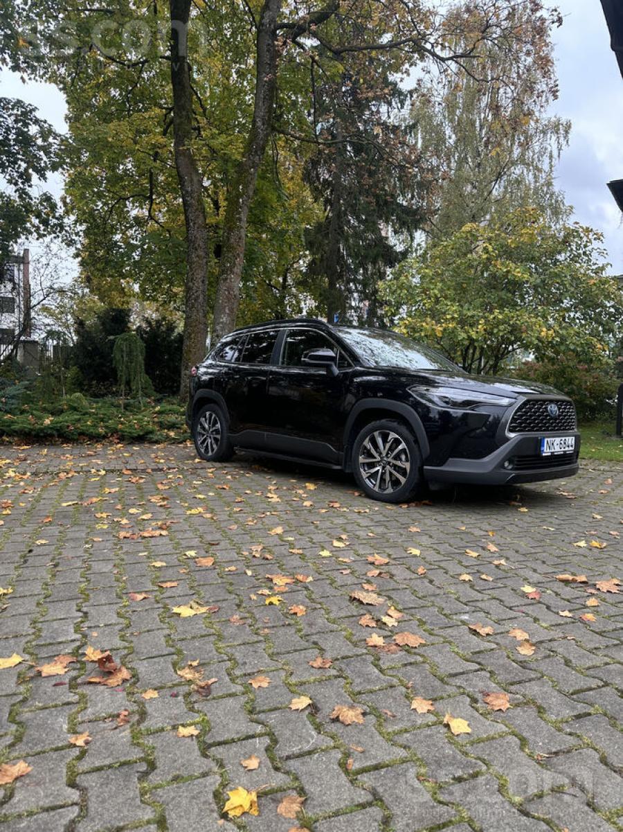 Melns Toyota Corolla Cross 2023 Rīga, ar dzinēja tilpumu 2.00 L un nobraukumu 61 tūkst. km par 31000 €, foto 9 vietnē AUTOMOTO.COM.LV