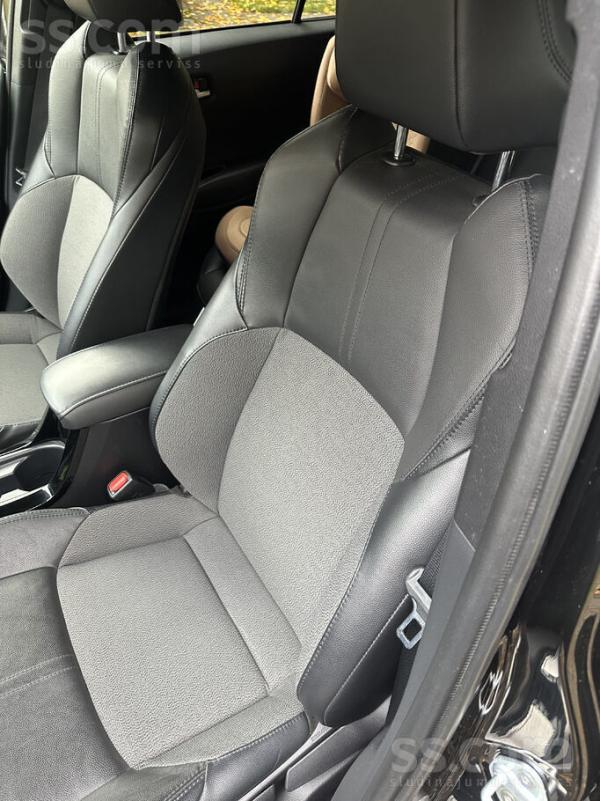 Melns Toyota Corolla Cross 2023 Rīga, ar dzinēja tilpumu 2.00 L un nobraukumu 61 tūkst. km par 31000 €, foto 10 vietnē AUTOMOTO.COM.LV