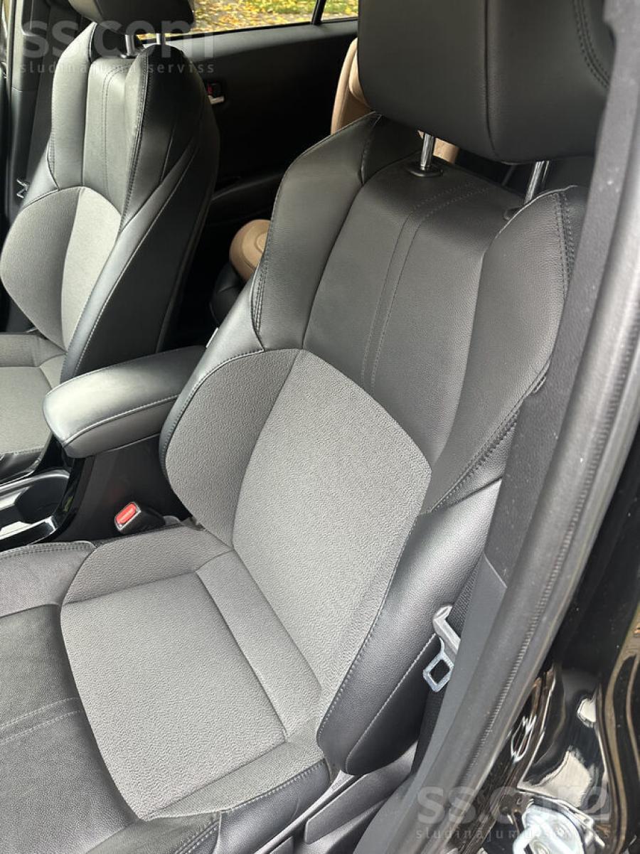 Melns Toyota Corolla Cross 2023 Rīga, ar dzinēja tilpumu 2.00 L un nobraukumu 61 tūkst. km par 31000 €, foto 10 vietnē AUTOMOTO.COM.LV