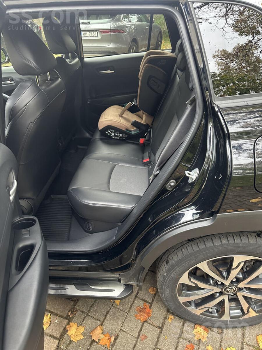 Melns Toyota Corolla Cross 2023 Rīga, ar dzinēja tilpumu 2.00 L un nobraukumu 61 tūkst. km par 31000 €, foto 11 vietnē AUTOMOTO.COM.LV