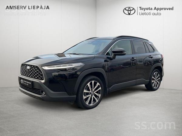 Melns Toyota Corolla Cross 2024 Liepāja, ar dzinēja tilpumu 2.00 L un nobraukumu 37 tūkst. km par 33800 €, foto 1 vietnē AUTOMOTO.COM.LV
