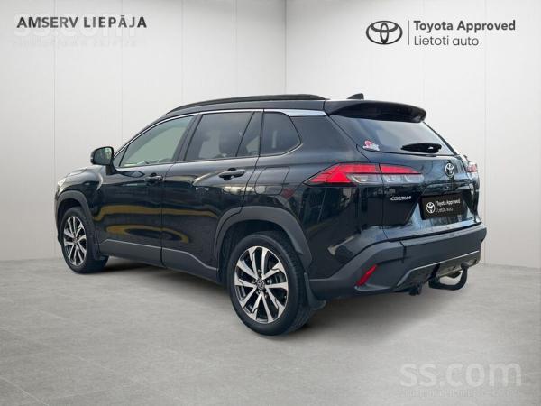 Melns Toyota Corolla Cross 2024 Liepāja, ar dzinēja tilpumu 2.00 L un nobraukumu 37 tūkst. km par 33800 €, foto 3 vietnē AUTOMOTO.COM.LV