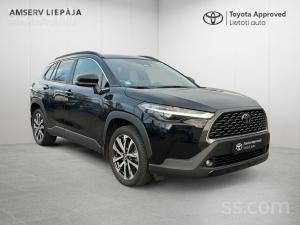 Melns Toyota Corolla Cross 2024 Liepāja, ar dzinēja tilpumu 2.00 L un nobraukumu 37 tūkst. km par 33800 €, foto 5 vietnē AUTOMOTO.COM.LV