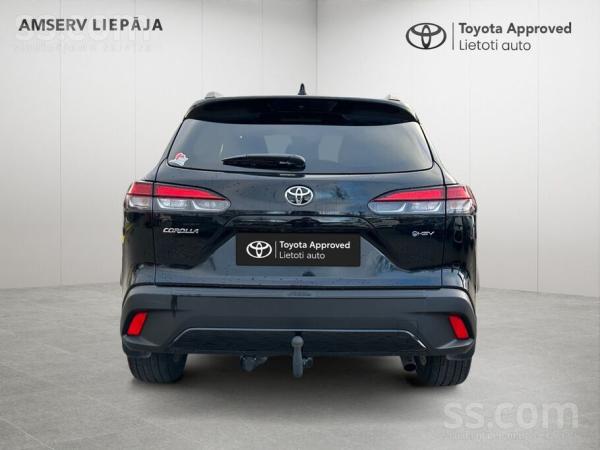 Melns Toyota Corolla Cross 2024 Liepāja, ar dzinēja tilpumu 2.00 L un nobraukumu 37 tūkst. km par 33800 €, foto 8 vietnē AUTOMOTO.COM.LV