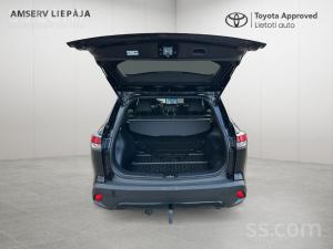 Melns Toyota Corolla Cross 2024 Liepāja, ar dzinēja tilpumu 2.00 L un nobraukumu 37 tūkst. km par 33800 €, foto 10 vietnē AUTOMOTO.COM.LV