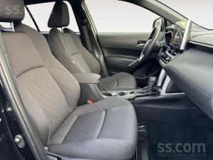 Melns Toyota Corolla Cross 2024 Liepāja, ar dzinēja tilpumu 2.00 L un nobraukumu 37 tūkst. km par 33800 €, foto 16 vietnē AUTOMOTO.COM.LV