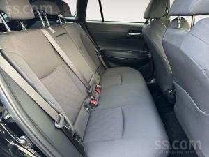 Melns Toyota Corolla Cross 2024 Liepāja, ar dzinēja tilpumu 2.00 L un nobraukumu 37 tūkst. km par 33800 €, foto 17 vietnē AUTOMOTO.COM.LV