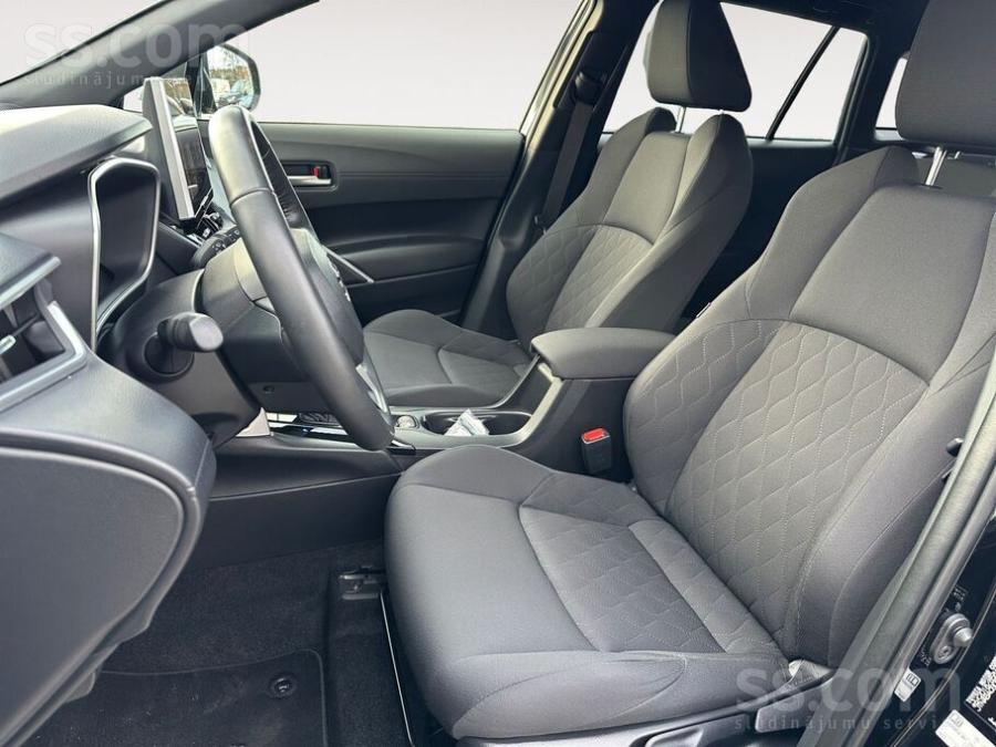Melns Toyota Corolla Cross 2024 Liepāja, ar dzinēja tilpumu 2.00 L un nobraukumu 37 tūkst. km par 33800 €, foto 18 vietnē AUTOMOTO.COM.LV