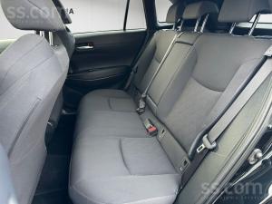 Melns Toyota Corolla Cross 2024 Liepāja, ar dzinēja tilpumu 2.00 L un nobraukumu 37 tūkst. km par 33800 €, foto 19 vietnē AUTOMOTO.COM.LV