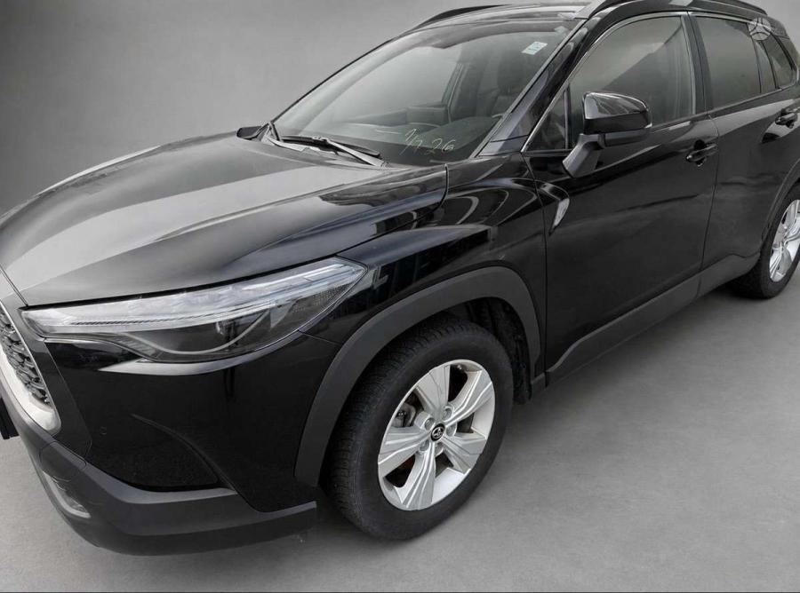 Черный Тойота Corolla Cross 2024 в Клайпеда, объемом двигателя 1.99 л и пробегом 61 тыс. км за 30500 €, фото 4 на AUTOMOTO.COM.LV