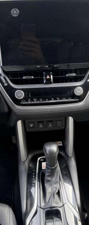 Черный Тойота Corolla Cross 2024 в Клайпеда, объемом двигателя 1.99 л и пробегом 61 тыс. км за 30500 €, фото 9 на AUTOMOTO.COM.LV