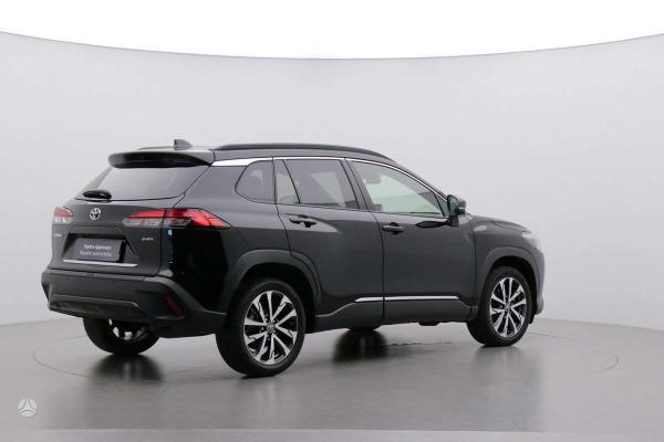 Melns Toyota Corolla Cross 2025 Viļņa, ar dzinēja tilpumu 1.80 L un nobraukumu 31 tūkst. km par 32700 €, foto 3 vietnē AUTOMOTO.COM.LV