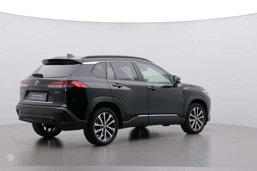 Melns Toyota Corolla Cross 2025 Viļņa, ar dzinēja tilpumu 1.80 L un nobraukumu 31 tūkst. km par 32700 €, foto 4 vietnē AUTOMOTO.COM.LV
