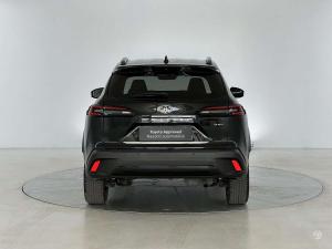 Черный Тойота Corolla Cross 2025 в Вильнюс, объемом двигателя 1.80 л и пробегом 10 тыс. км за 33900 €, фото 5 на AUTOMOTO.COM.LV