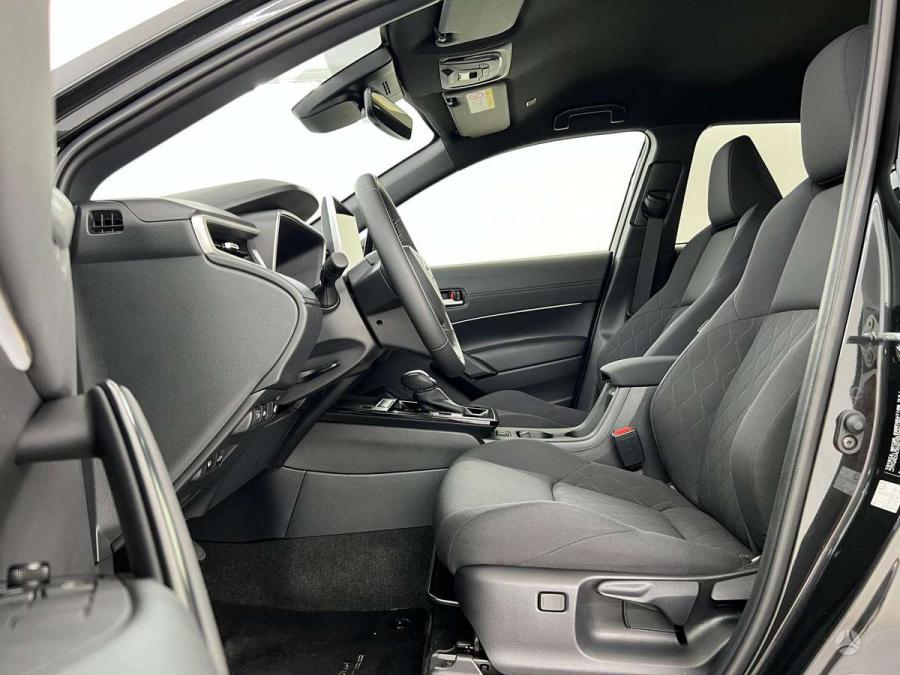 Черный Тойота Corolla Cross 2025 в Вильнюс, объемом двигателя 1.80 л и пробегом 10 тыс. км за 33900 €, фото 12 на AUTOMOTO.COM.LV