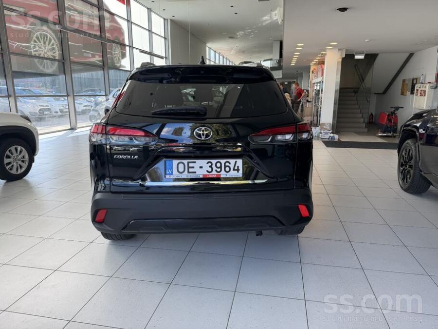 Melns Toyota Corolla Cross 2025 Rīga, ar dzinēja tilpumu 1.80 L un nobraukumu 44 tūkst. km par 30500 €, foto 5 vietnē AUTOMOTO.COM.LV