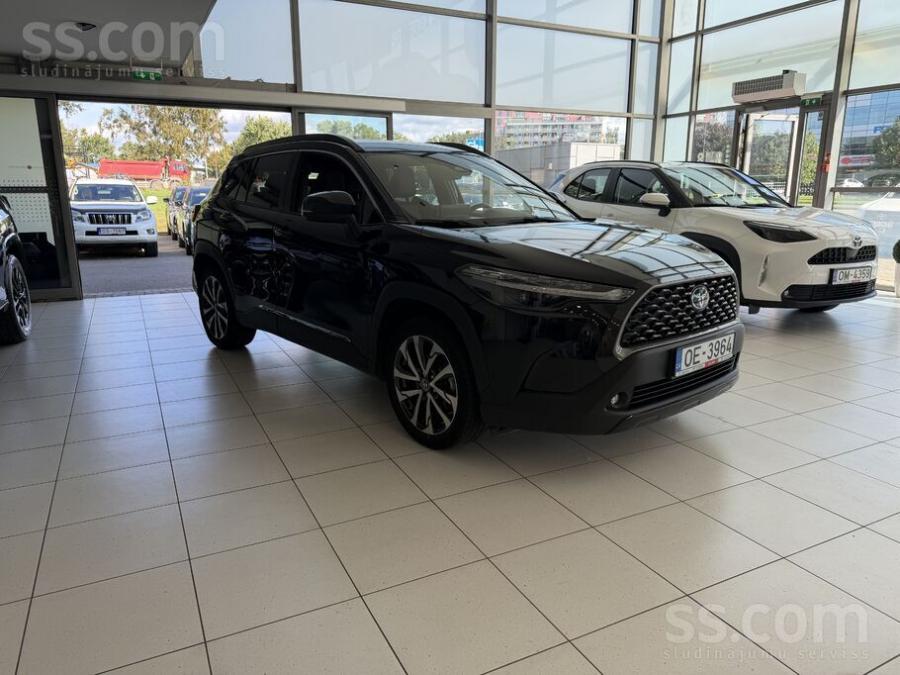 Melns Toyota Corolla Cross 2025 Rīga, ar dzinēja tilpumu 1.80 L un nobraukumu 44 tūkst. km par 30500 €, foto 7 vietnē AUTOMOTO.COM.LV