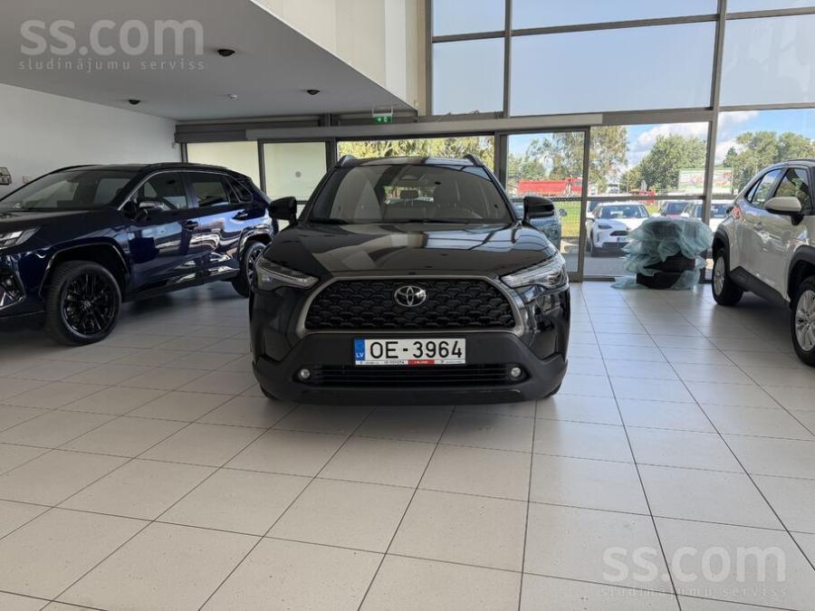 Melns Toyota Corolla Cross 2025 Rīga, ar dzinēja tilpumu 1.80 L un nobraukumu 44 tūkst. km par 30500 €, foto 8 vietnē AUTOMOTO.COM.LV