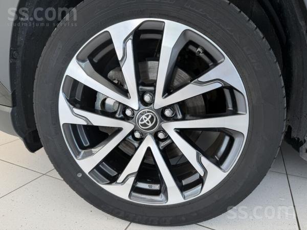 Тойота Corolla Cross 2025 в Рига на AUTOMOTO.COM.LV Черный Тойота Corolla Cross 2025 в Рига, объемом двигателя 1.80 л и пробегом 44 тыс. км за 30500 €, фото 9 на AUTOMOTO.COM.LV