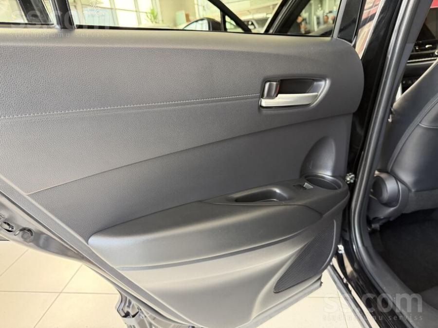 Melns Toyota Corolla Cross 2025 Rīga, ar dzinēja tilpumu 1.80 L un nobraukumu 44 tūkst. km par 30500 €, foto 14 vietnē AUTOMOTO.COM.LV