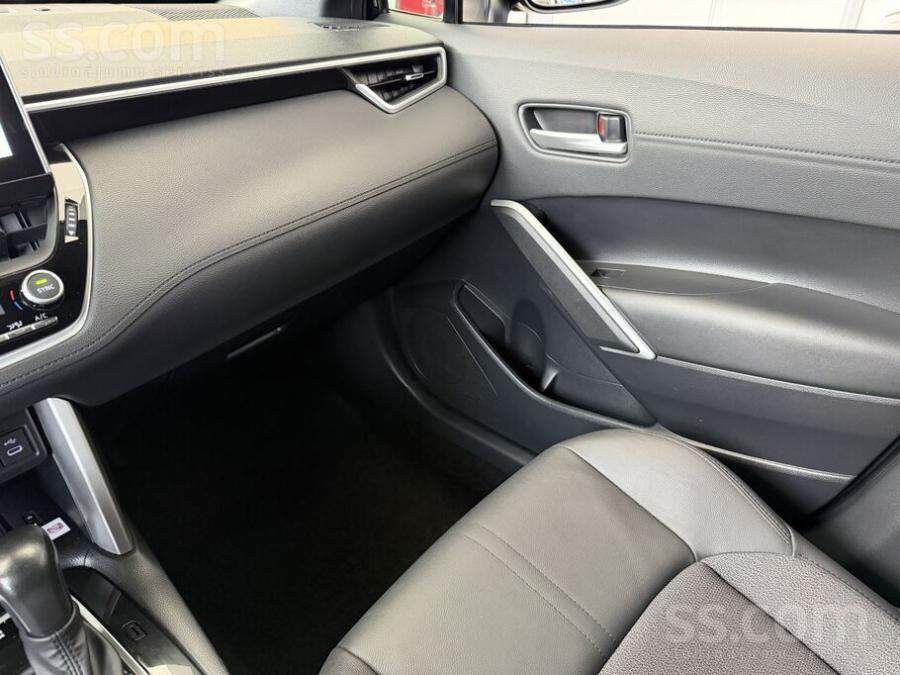 Melns Toyota Corolla Cross 2025 Rīga, ar dzinēja tilpumu 1.80 L un nobraukumu 44 tūkst. km par 30500 €, foto 15 vietnē AUTOMOTO.COM.LV