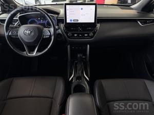 Melns Toyota Corolla Cross 2025 Rīga, ar dzinēja tilpumu 1.80 L un nobraukumu 44 tūkst. km par 30500 €, foto 16 vietnē AUTOMOTO.COM.LV