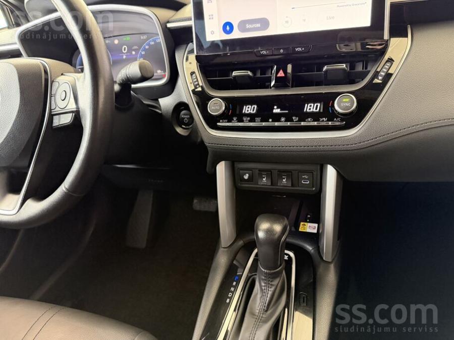 Melns Toyota Corolla Cross 2025 Rīga, ar dzinēja tilpumu 1.80 L un nobraukumu 44 tūkst. km par 30500 €, foto 20 vietnē AUTOMOTO.COM.LV