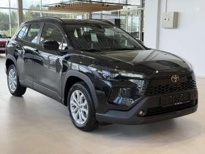 Melns Toyota Corolla Cross 2026 Panevēža, ar dzinēja tilpumu 1.80 L un nobraukumu 0 tūkst. km par 33490 €, foto 4 vietnē AUTOMOTO.COM.LV