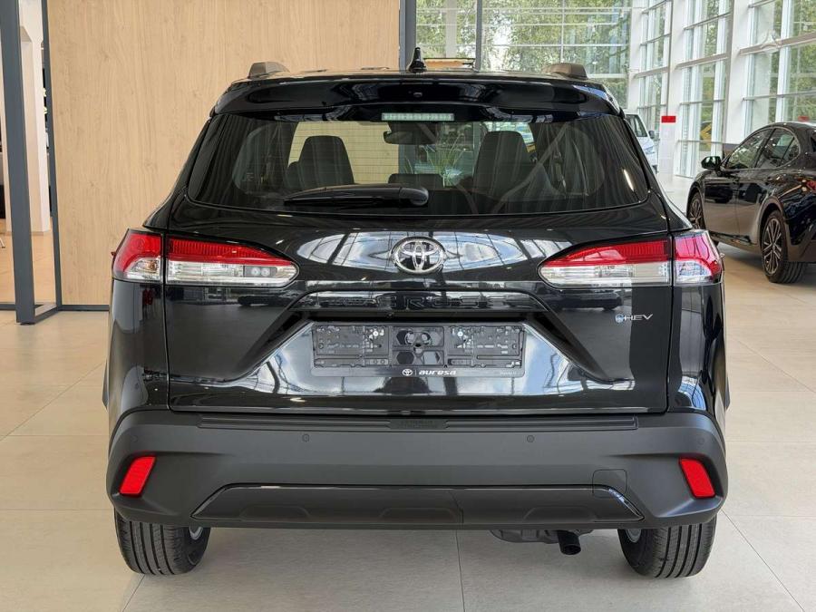 Melns Toyota Corolla Cross 2026 Panevēža, ar dzinēja tilpumu 1.80 L un nobraukumu 0 tūkst. km par 33490 €, foto 6 vietnē AUTOMOTO.COM.LV